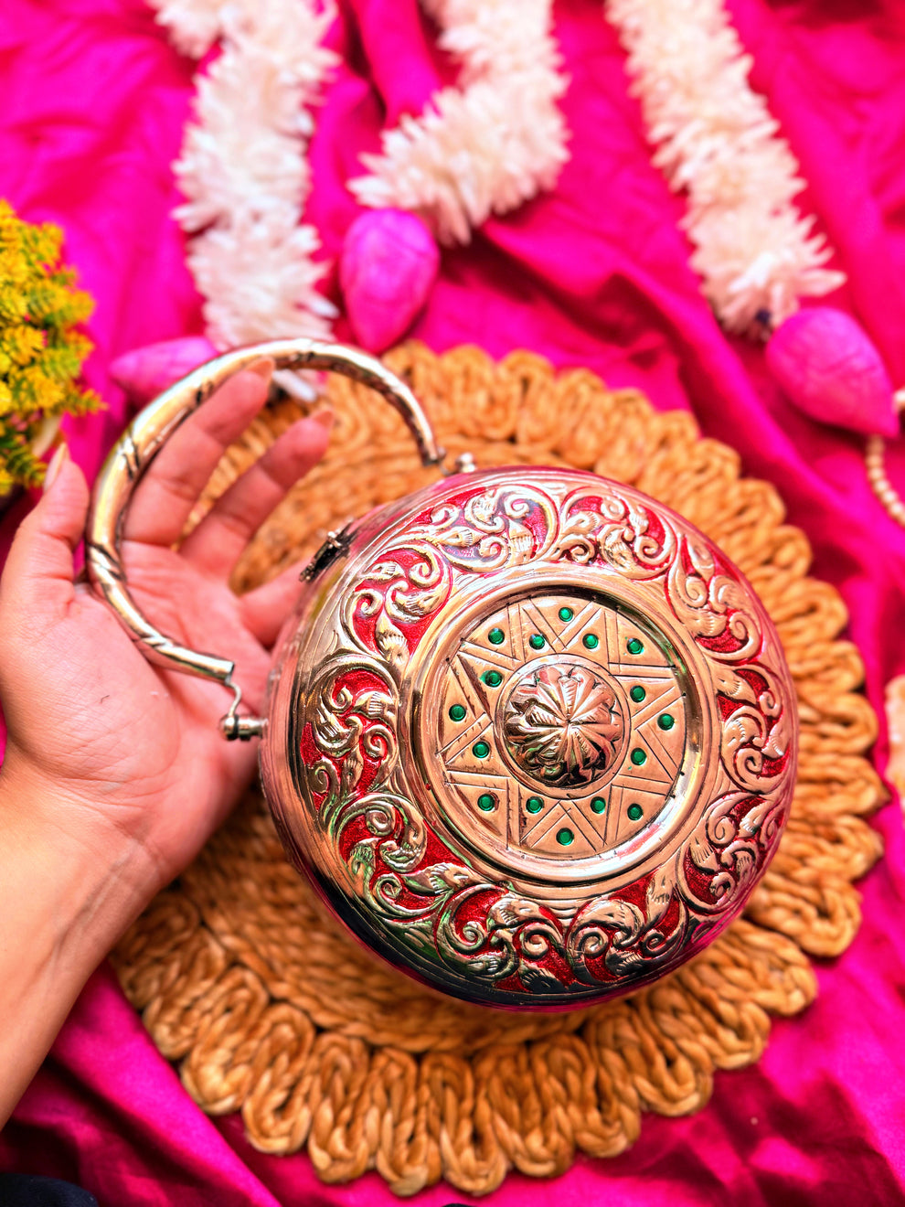 Gulzaar Clutch – Ohwomaniyaa.in