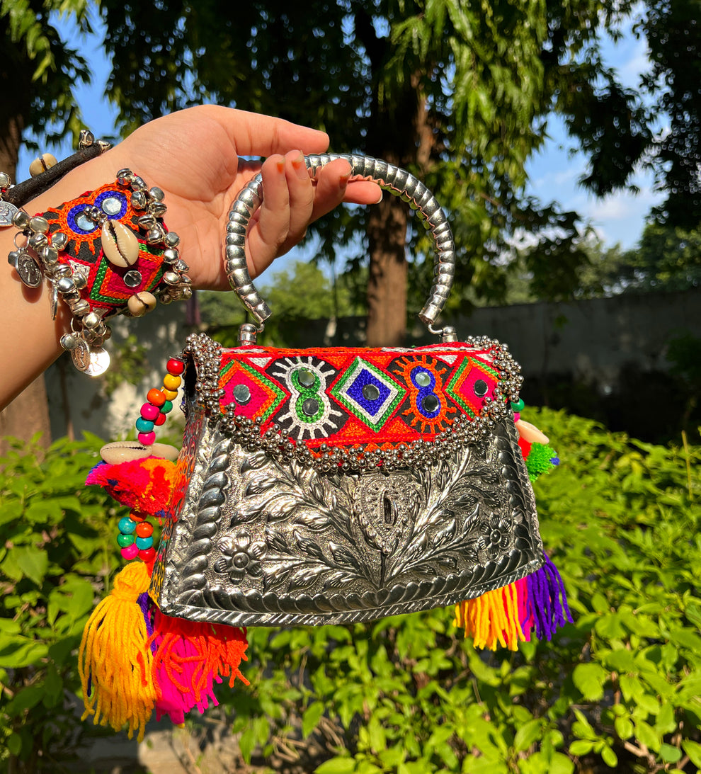 Fusion Boho Chandi Batua – Ohwomaniyaa.in