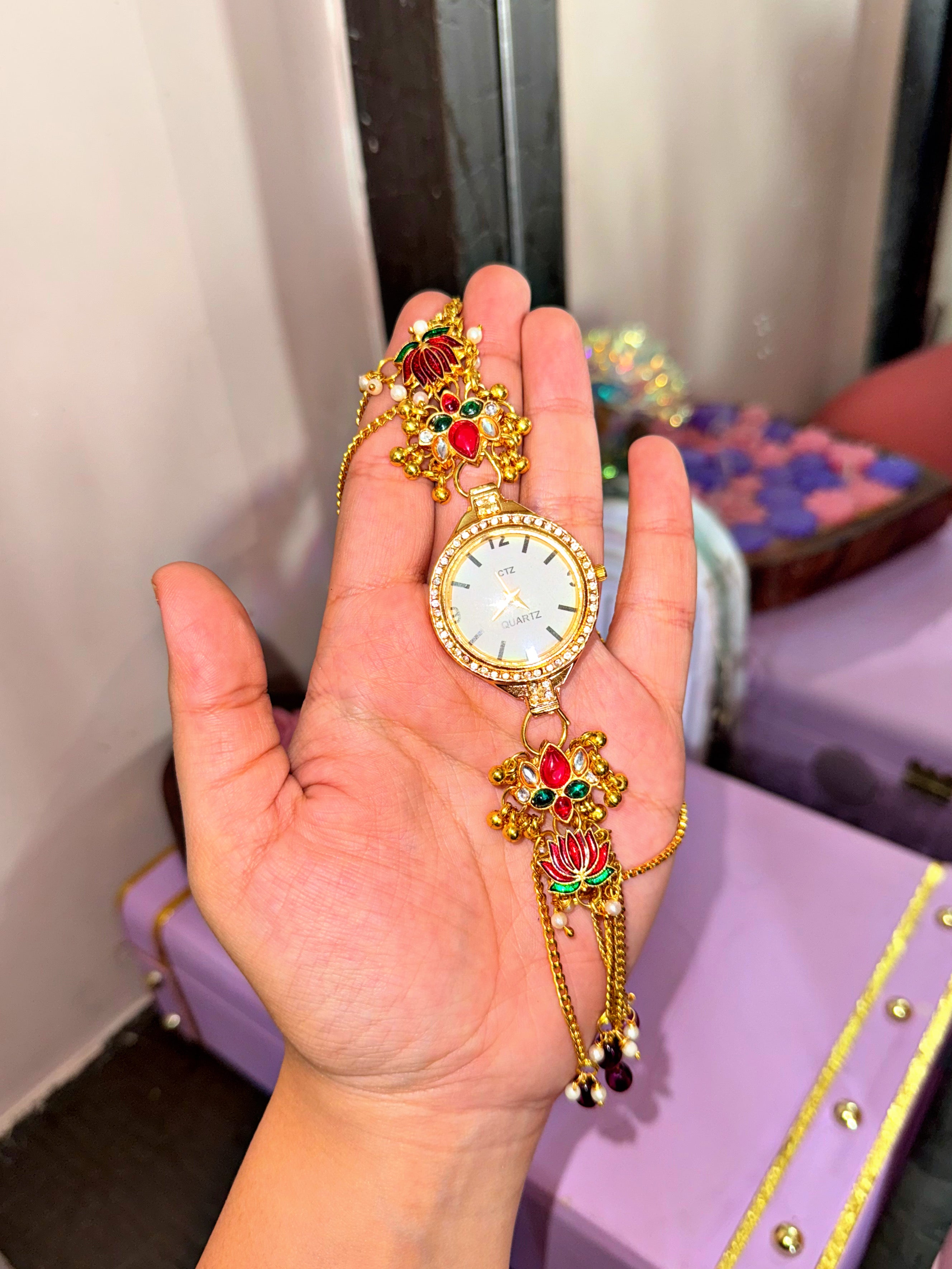 VAIDEHI LUXURY PACHI KUNDAN WATCH (Adjustable size) – Ohwomaniyaa.in